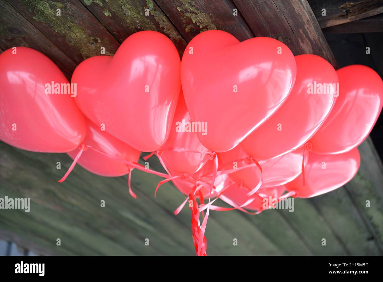 Red Heart Balloons-Love Story Valentines Day on wooden background ...