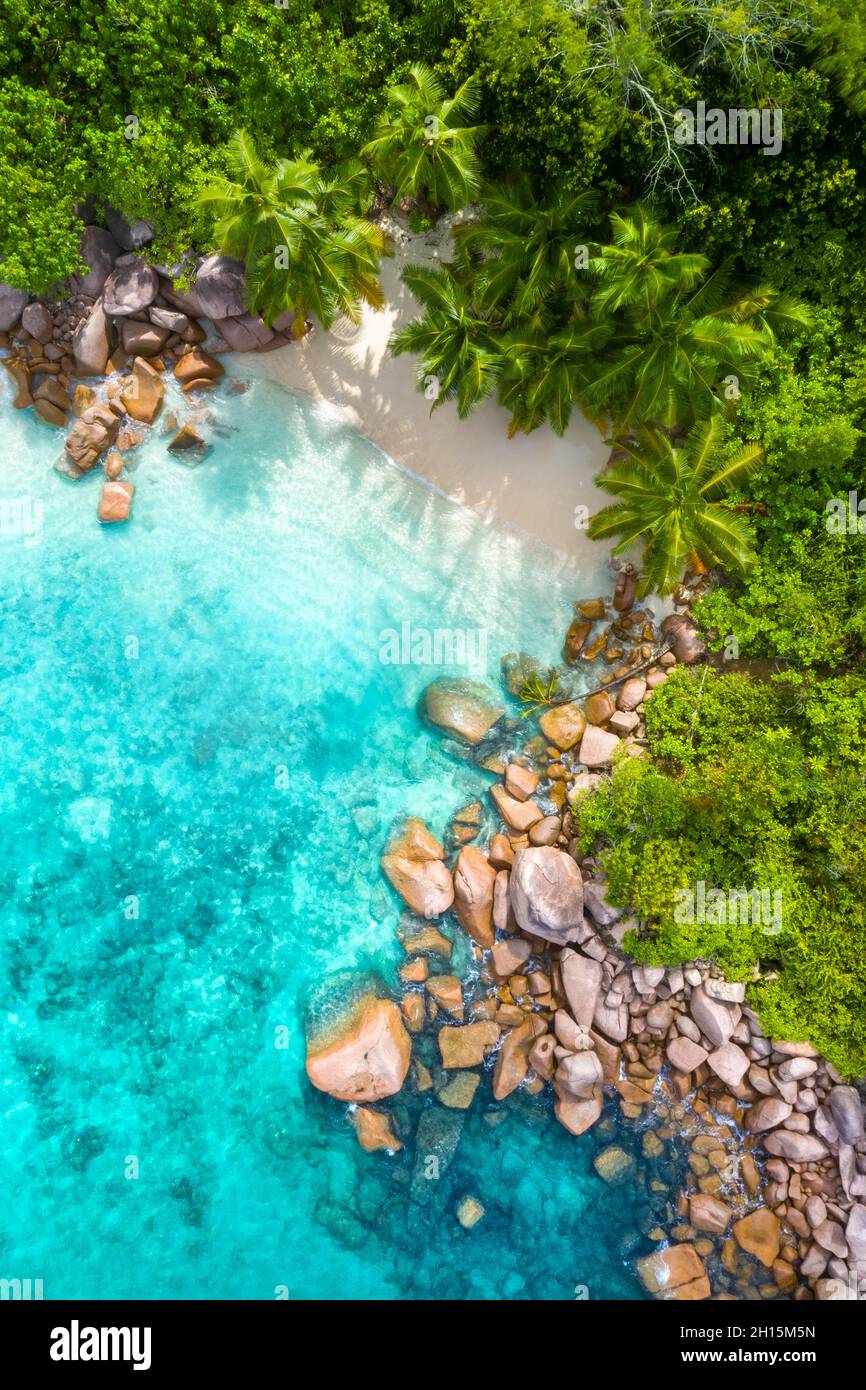 Secret small beach in the bay of Anse Lazio beach, Praslin, Seychelles ...