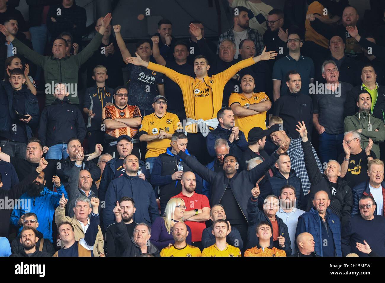 Wolves aston villa hi-res stock photography and images - Alamy