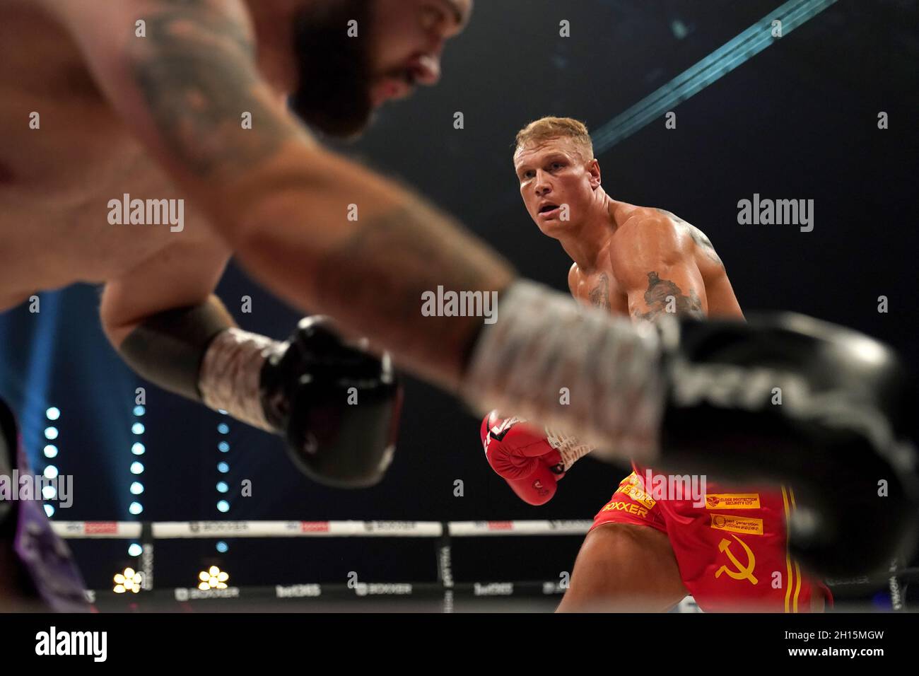 Reece Barlow (left) and Steve Robinson in action in their Heavyweight ...
