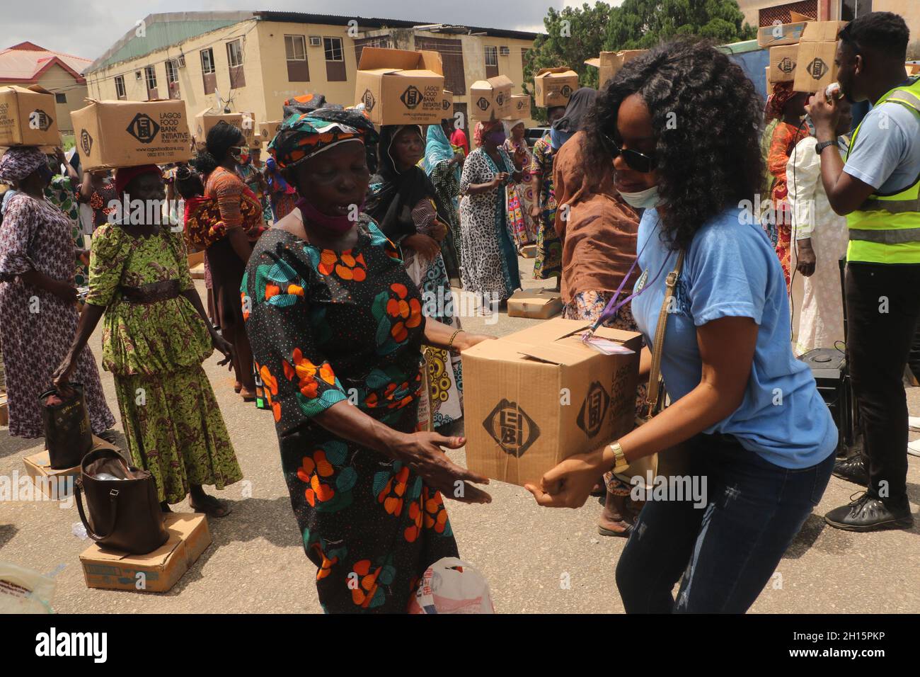 Lagos State, Nigeria. 16th Oct, 2021. People receive food parcels ...