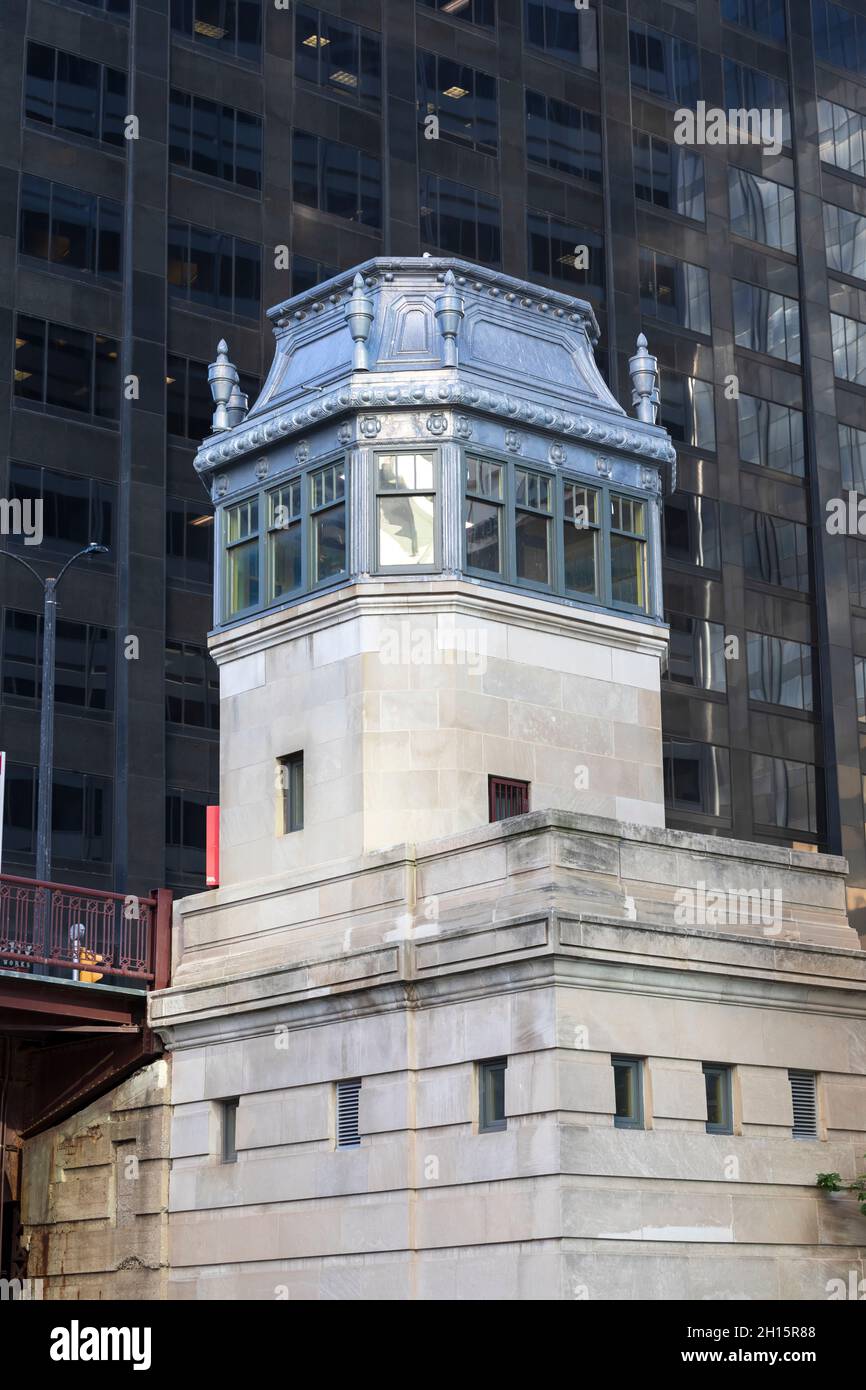 Adams Street Bridge, Bridge tender house, Chicago River, Illinois Stock ...