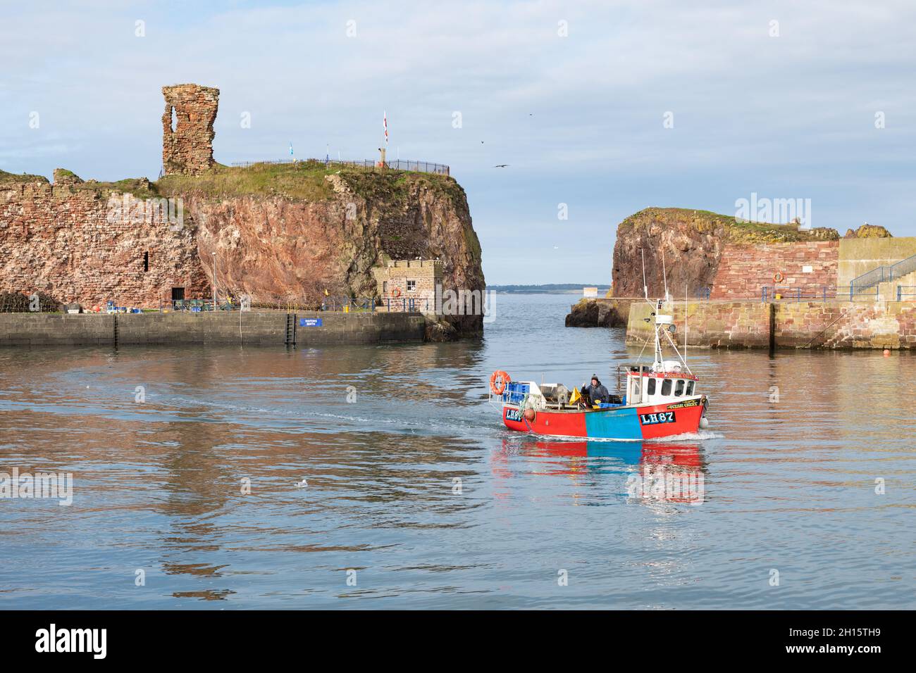 Dunbar Harbour - Fishing boat returning to Victoria Harbour Dunbar ...