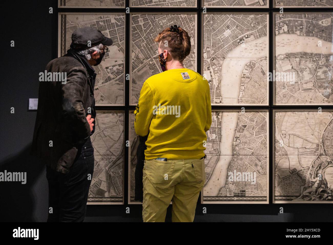 Regent's Park, London, UK. 16th Oct, 2021. Visitors with John Rocque's ...
