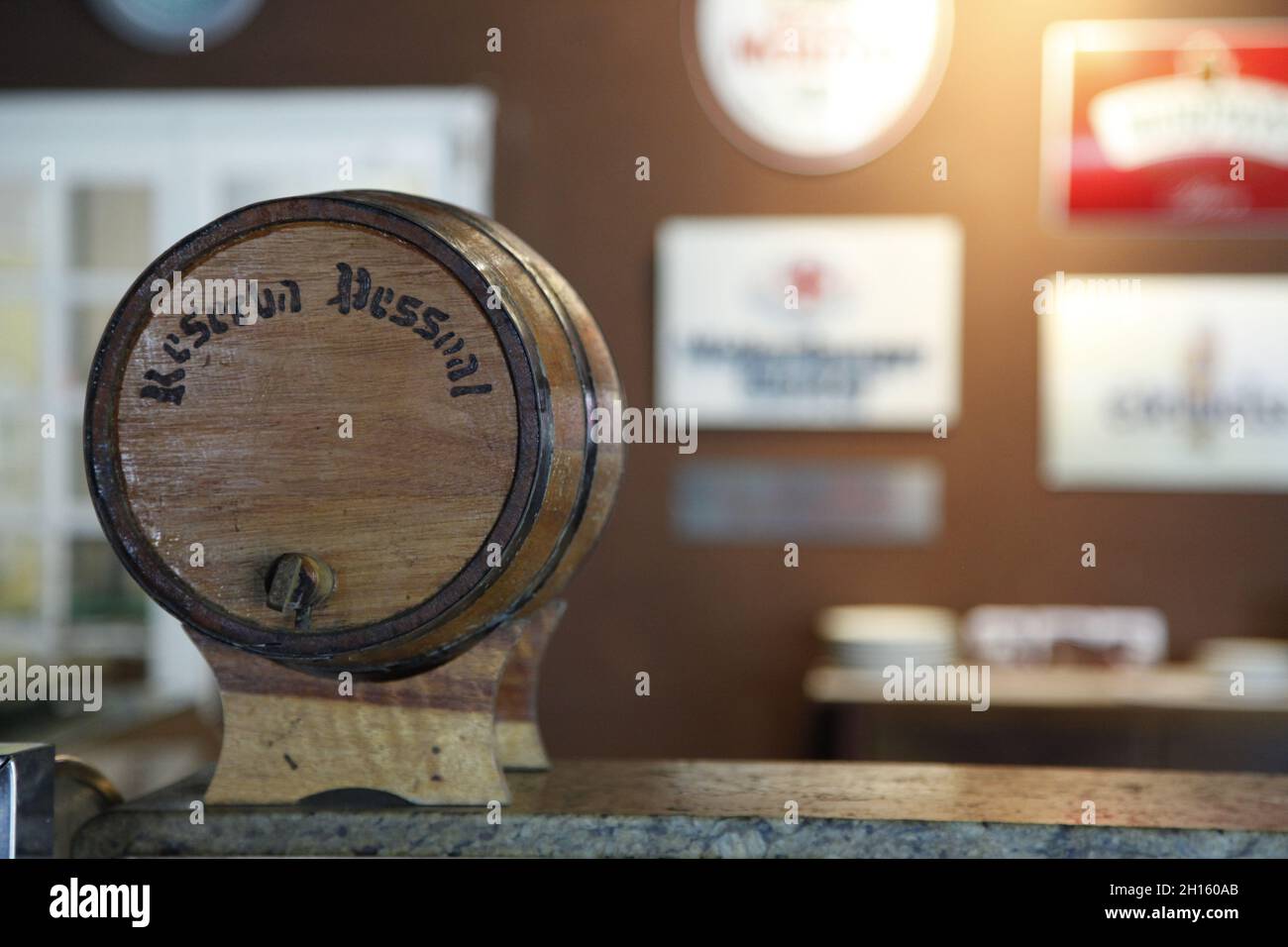 Close up shot of a small wooden barrel Stock Photo - Alamy