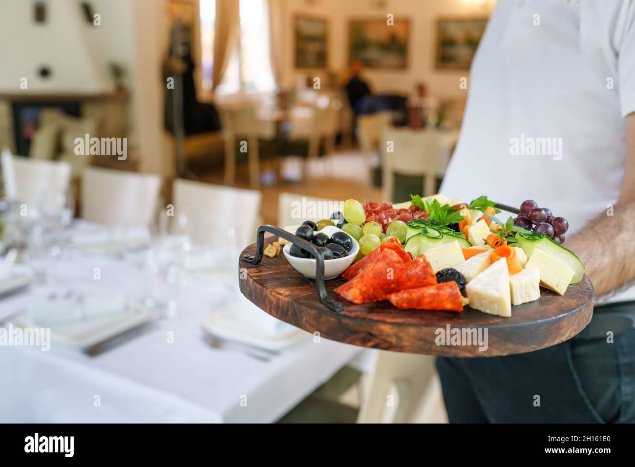 Waiter serving food restaurant hi-res stock photography and images - Alamy