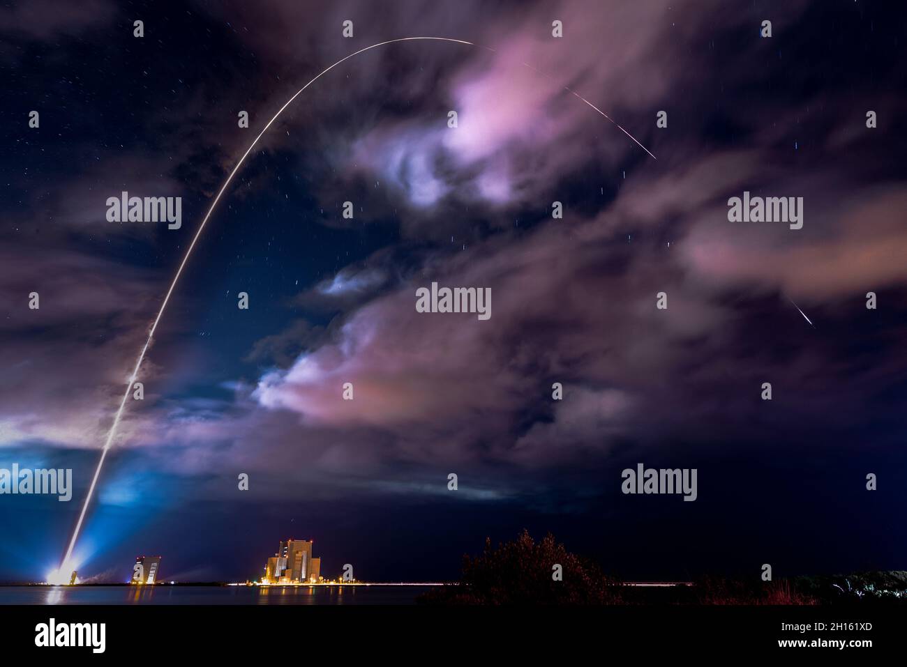 A ULA Atlas V rocket carrying NASA’s Lucy spacecraft launches from SLC ...