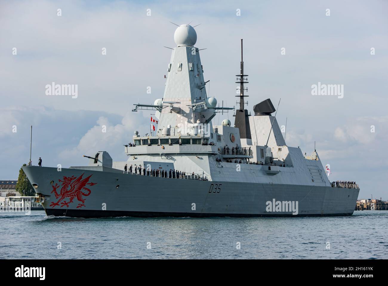HMS Dragon (D35) deploying from Portsmouth, UK on the 16th October 2021 ...