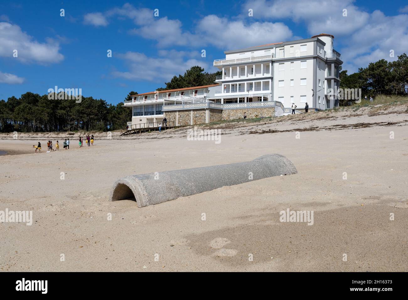 A white building on the beach Stock Photo - Alamy