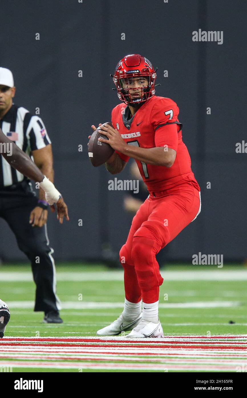 Halftime. 16th Oct, 2021. UNLV Rebels quarterback Cameron Friel (7 ...