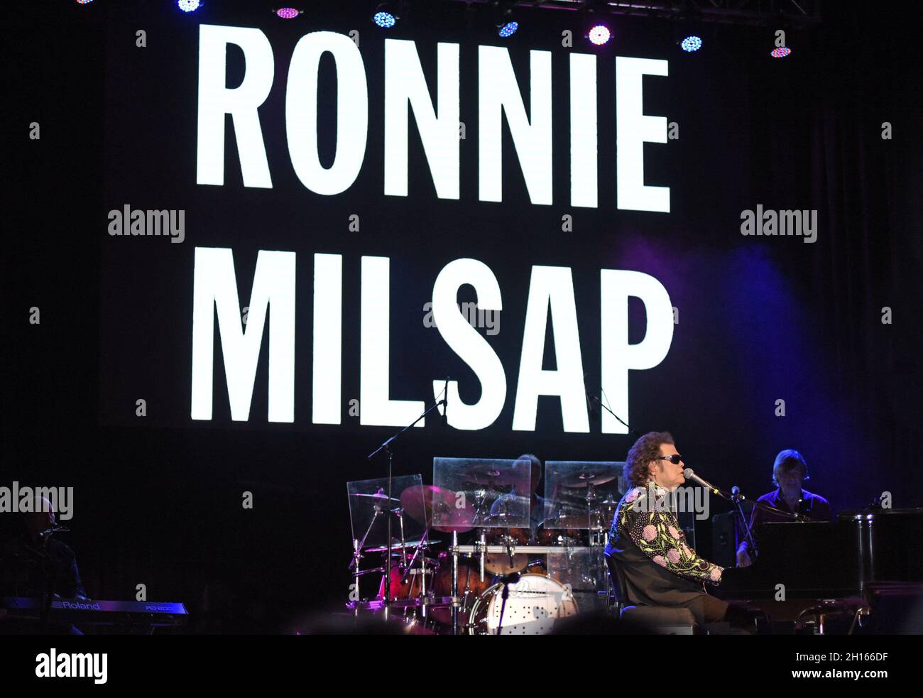 Hiawassee, GA, USA. 16th Oct, 2021. Ronnie Milsap on stage for Ronnie ...