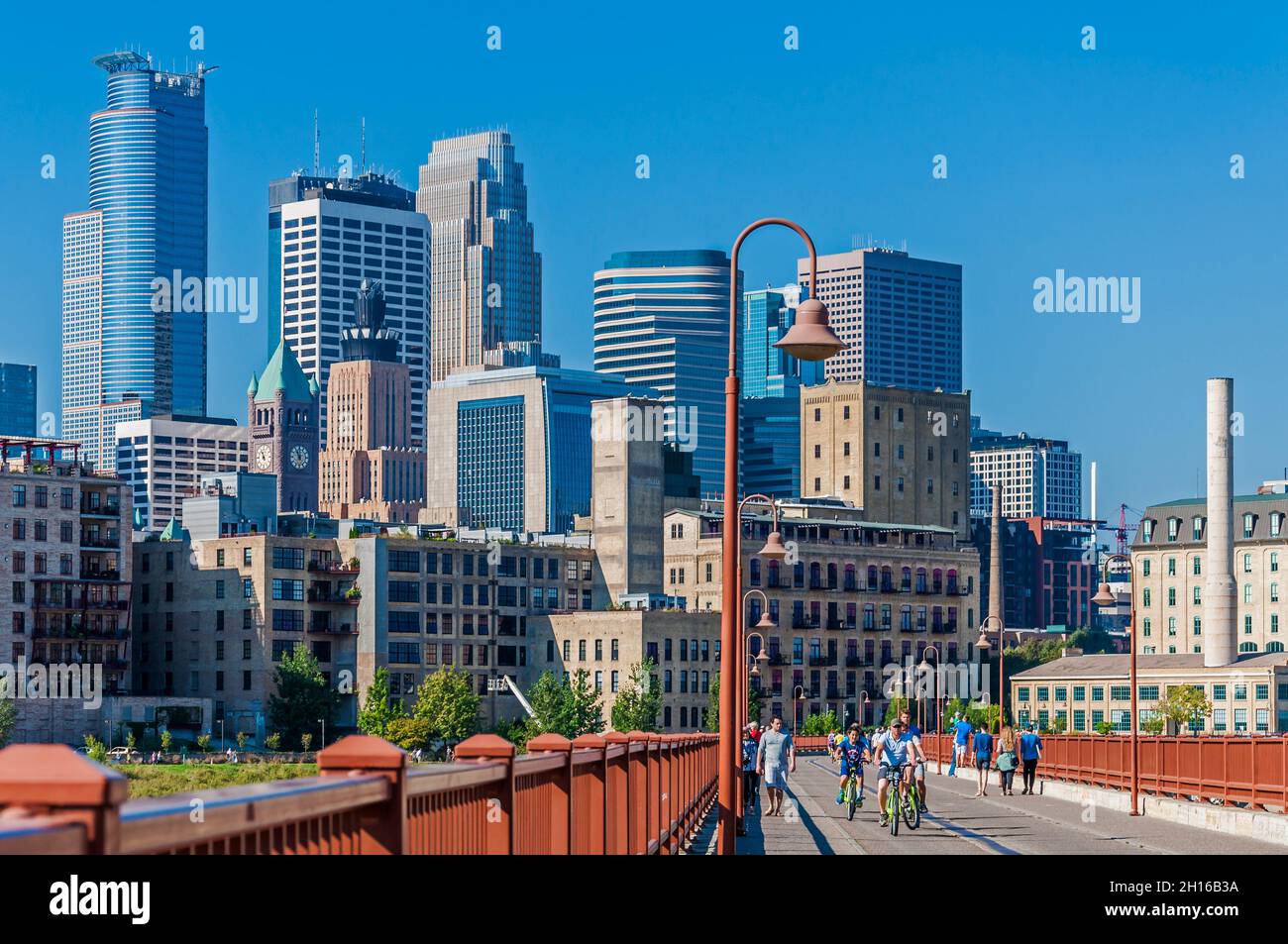 St Anthony Main; Minneapolis, Minnesota: Stone Arch Bridge Stock Photo ...