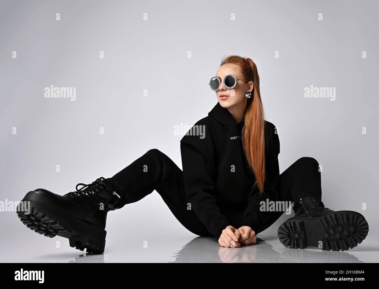 Legs wide apart hi-res stock photography and images - Alamy