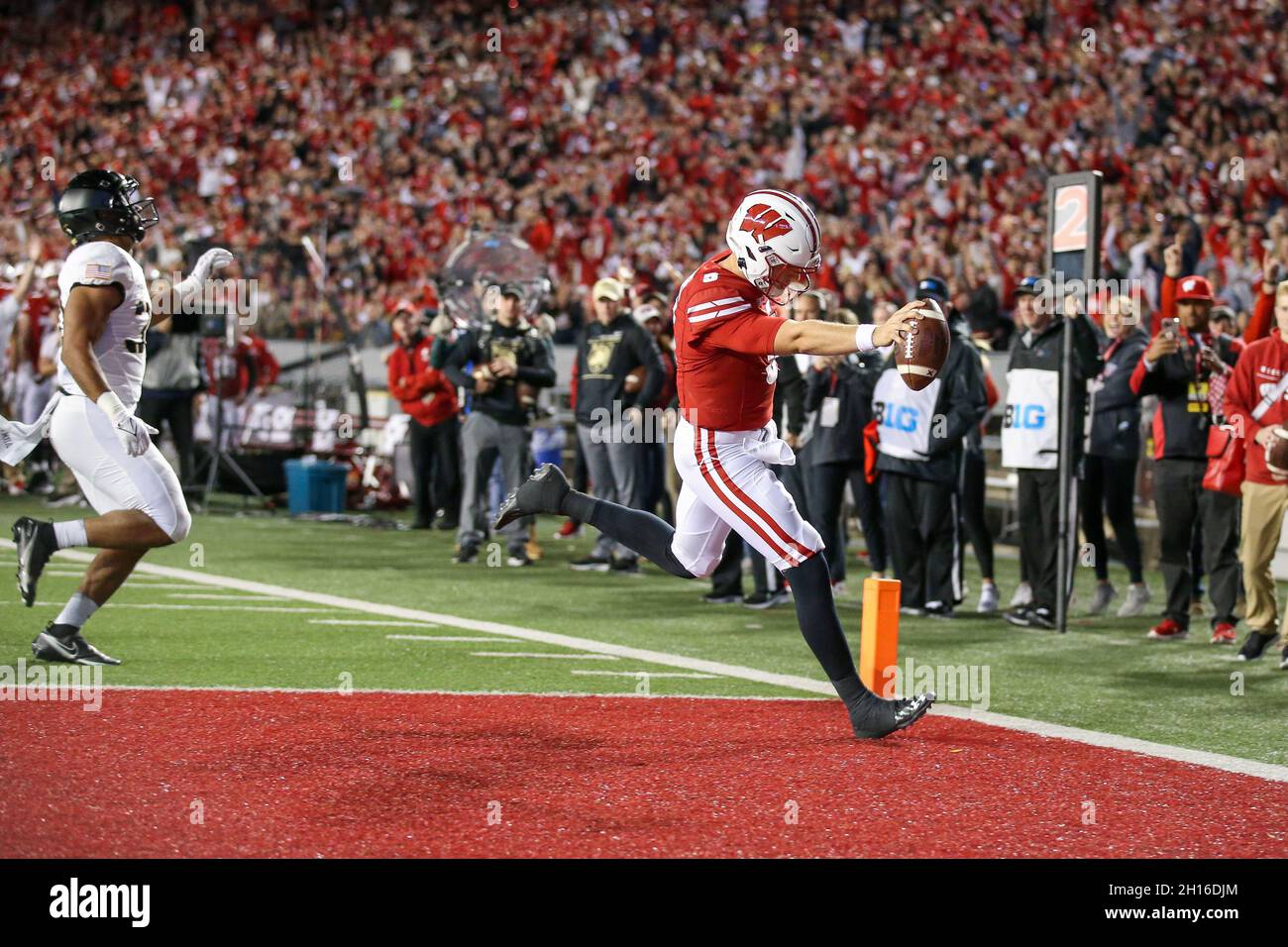 Madison, WI, USA. 16th Oct, 2021. Wisconsin Badgers quarterback Graham ...
