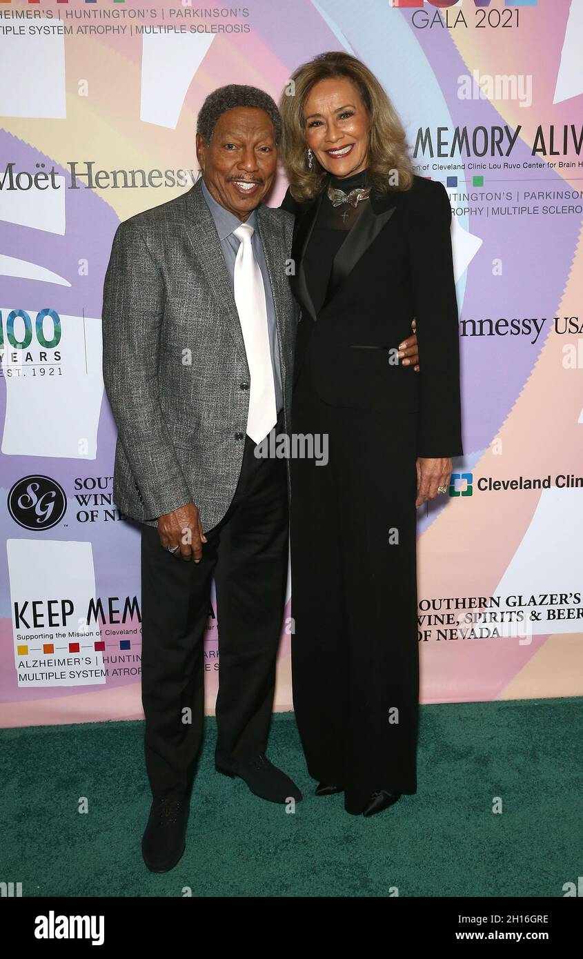 Las Vegas, NV, USA. 16th Oct, 2021. Marilyn McCoo, Billy Davis Jr. Keep ...