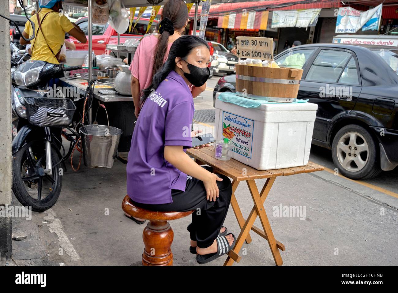 Thailand street vendor. Girl selling drinks from the pavement Stock ...