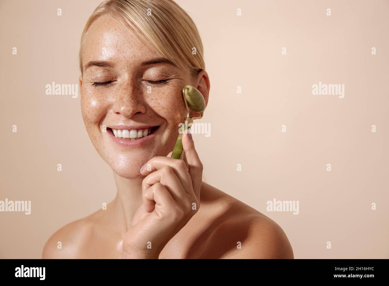 Jade stone roller hi-res stock photography and images - Alamy