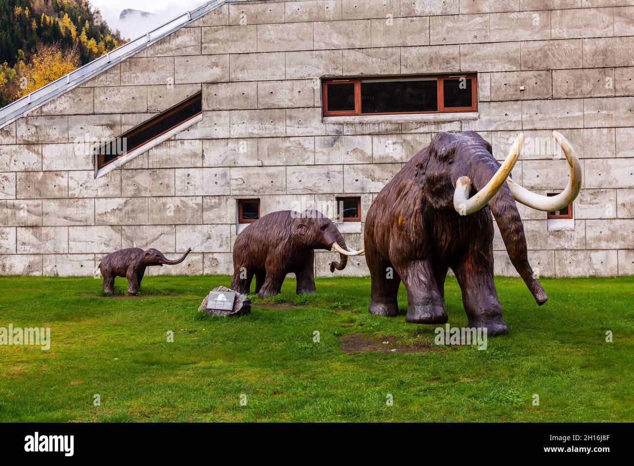 Statue of mammoth in Norway. Fjærland in Sogn Stock Photo - Alamy