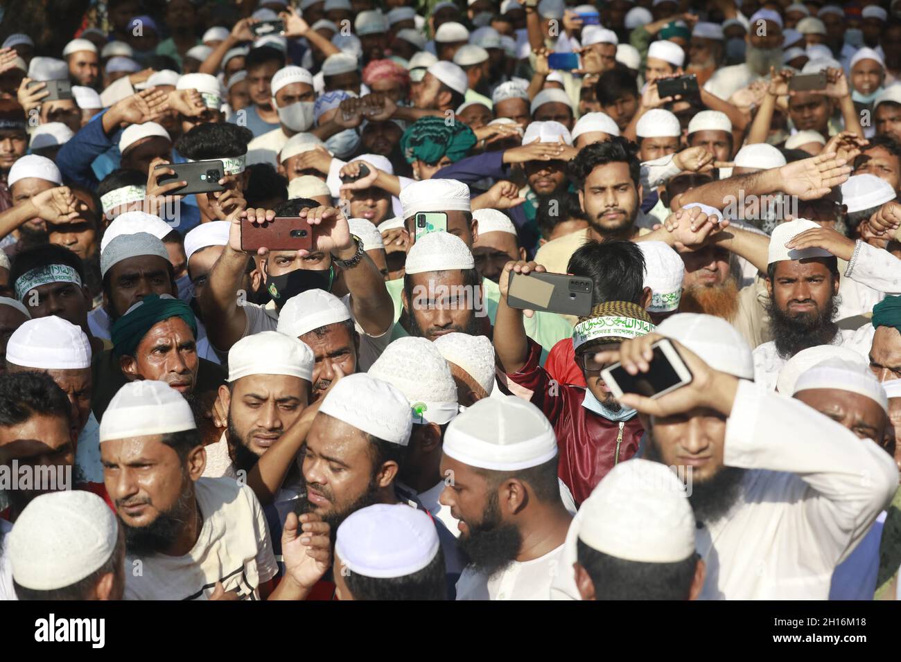 Members of the Islamist party Islami Andolan Bangladesh protest against ...