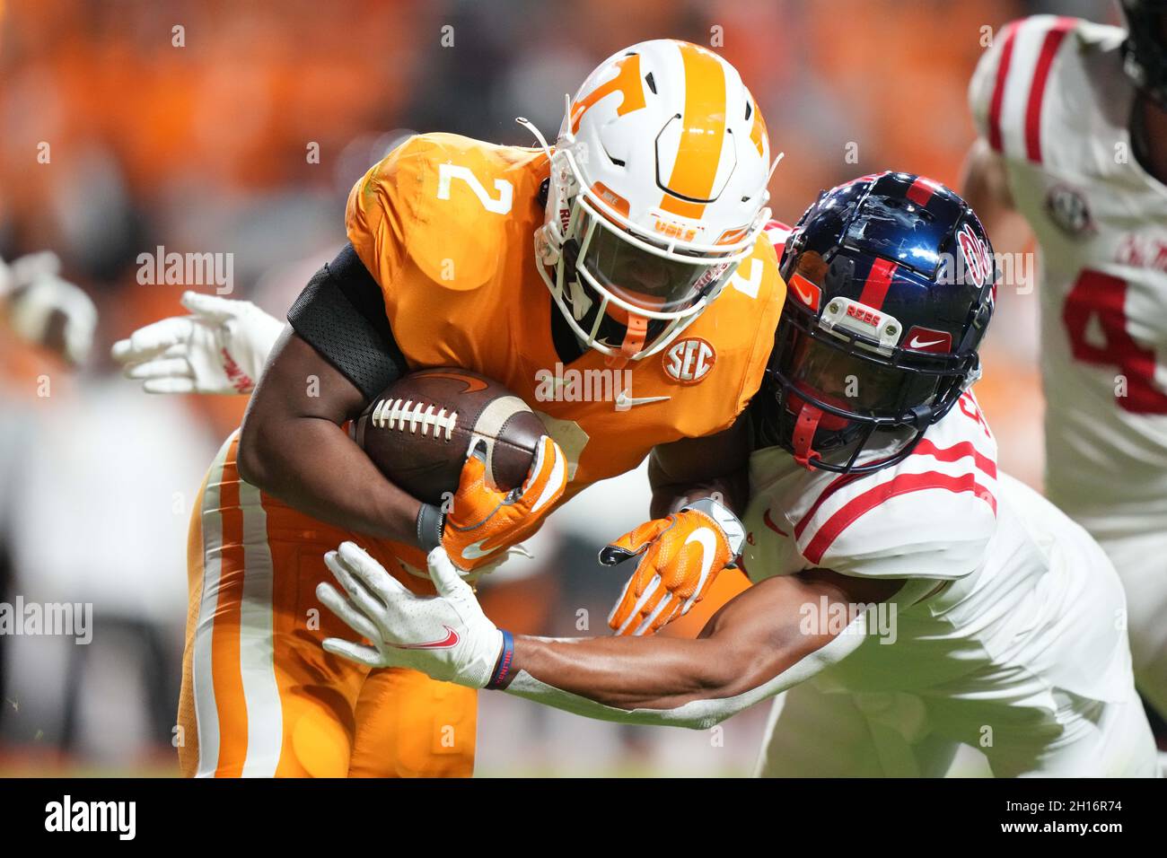 October 16, 2021: Jabari Small #2 of the Tennessee Volunteers runs the ...