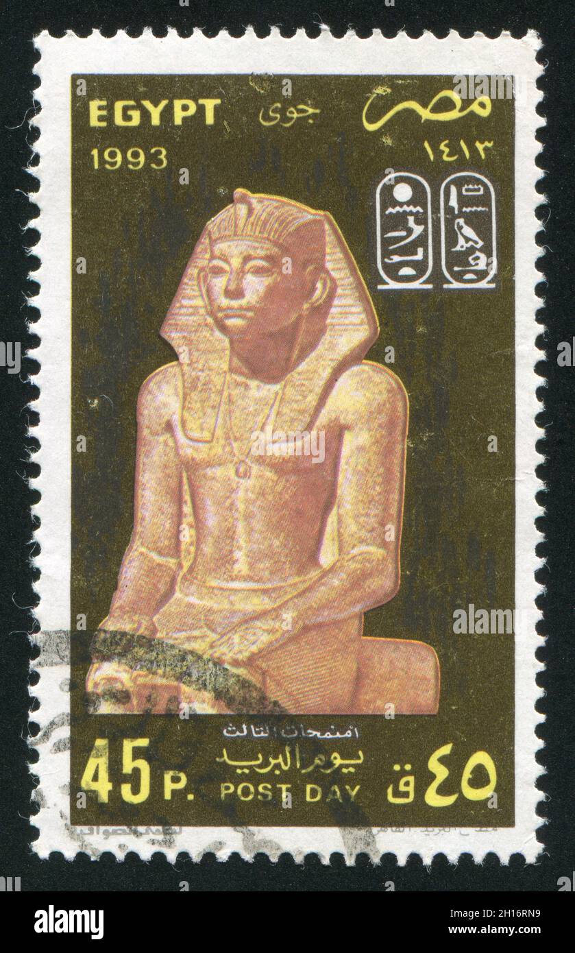 EGYPT - CIRCA 1993: stamp printed by Egypt, shows Statue of Pharaoh ...