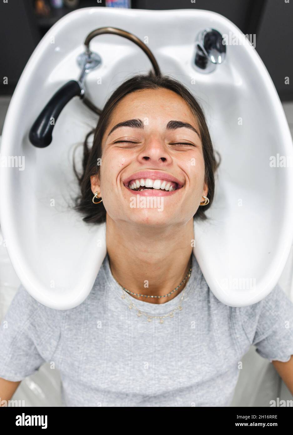 Backwash sink hi-res stock photography and images - Alamy