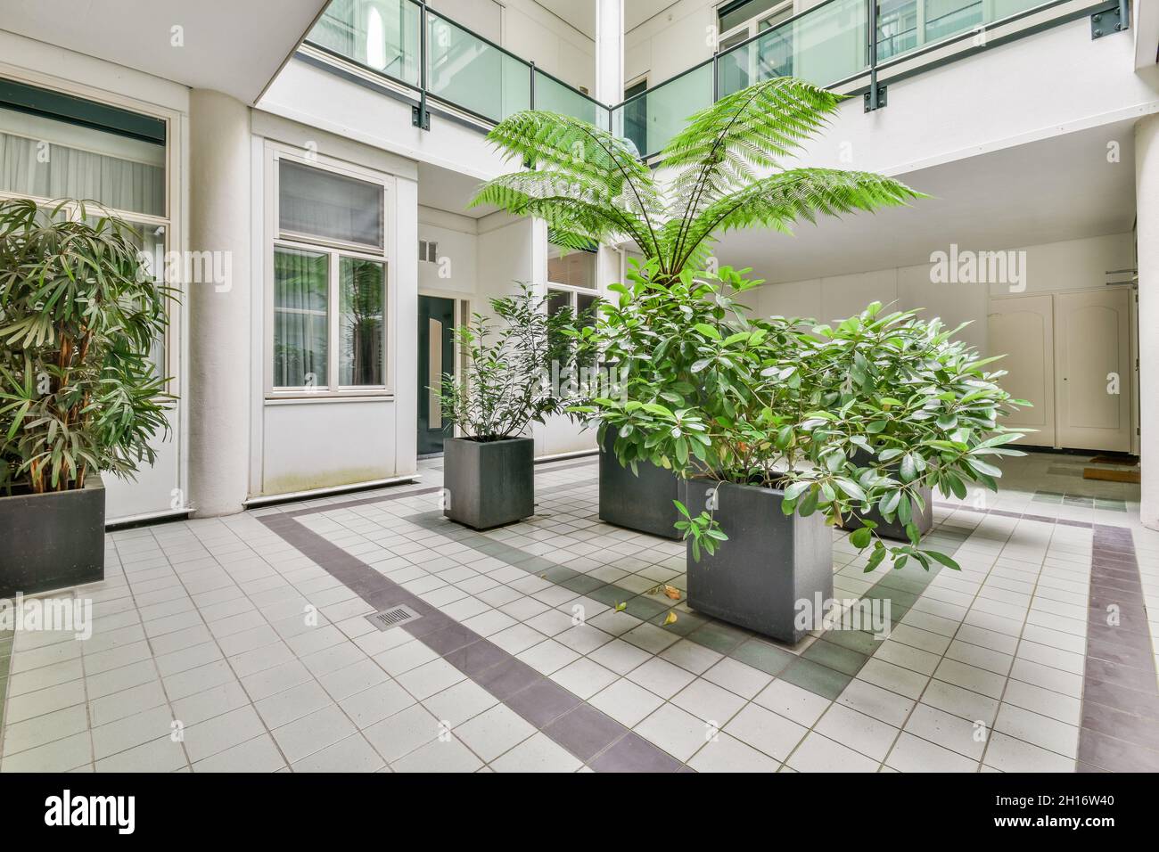 Modern building exterior lobby hall hi-res stock photography and images ...