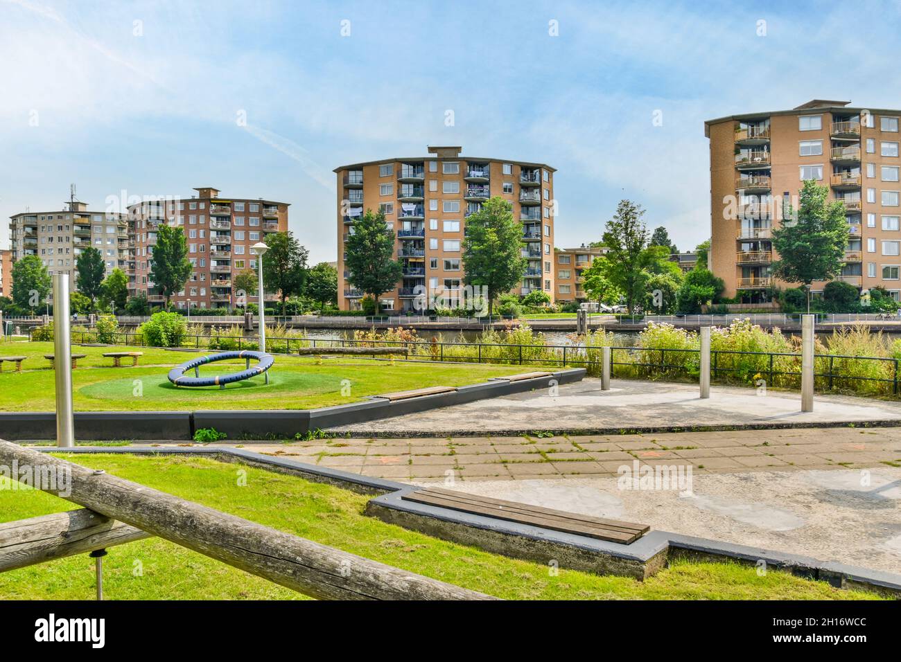 Neighborhood park buildings hi-res stock photography and images - Alamy