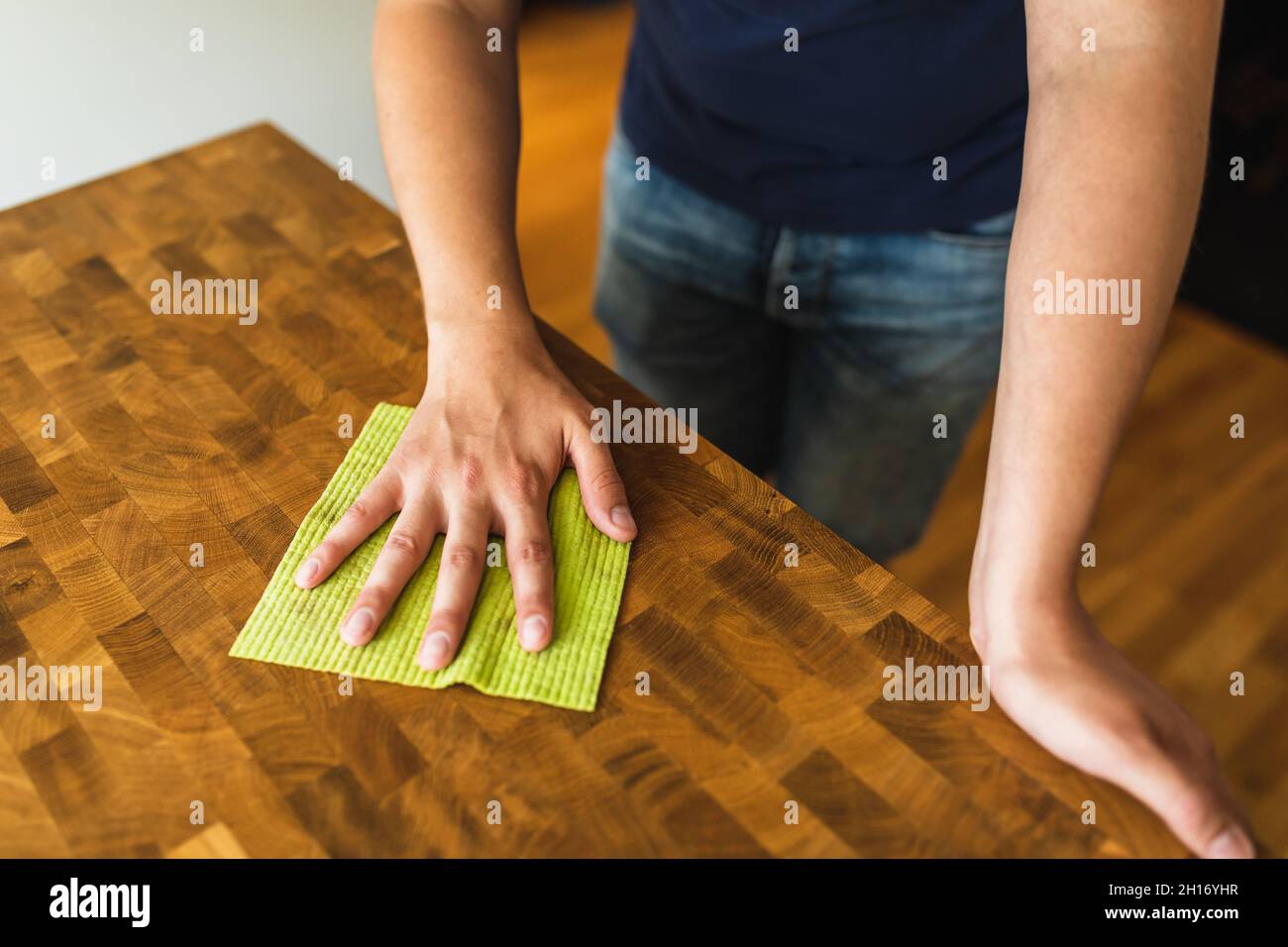 Wipe table hi-res stock photography and images - Alamy
