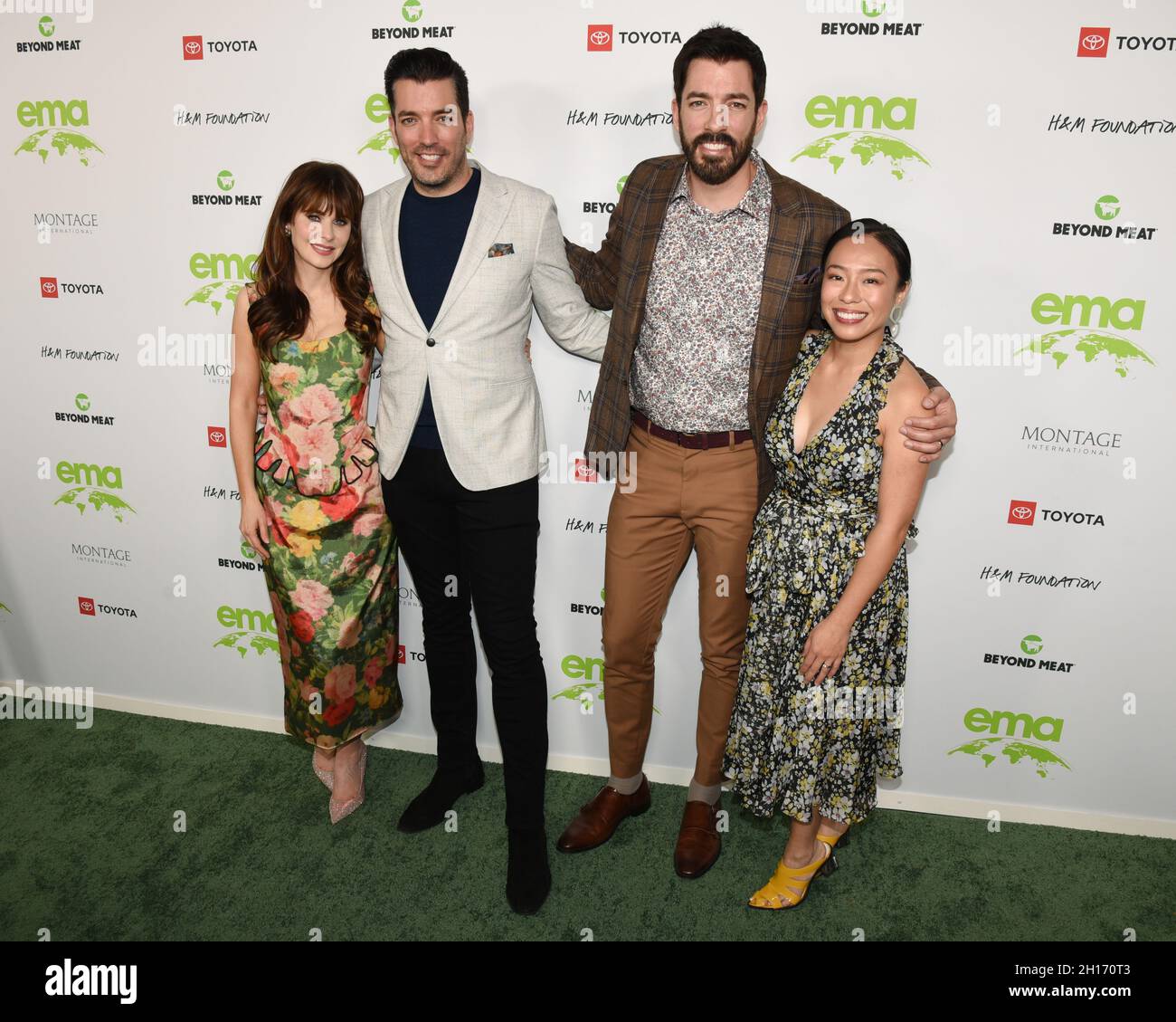 16 October 2021 - Los Angeles, California - Zooey Deschanel, Jonnathan ...