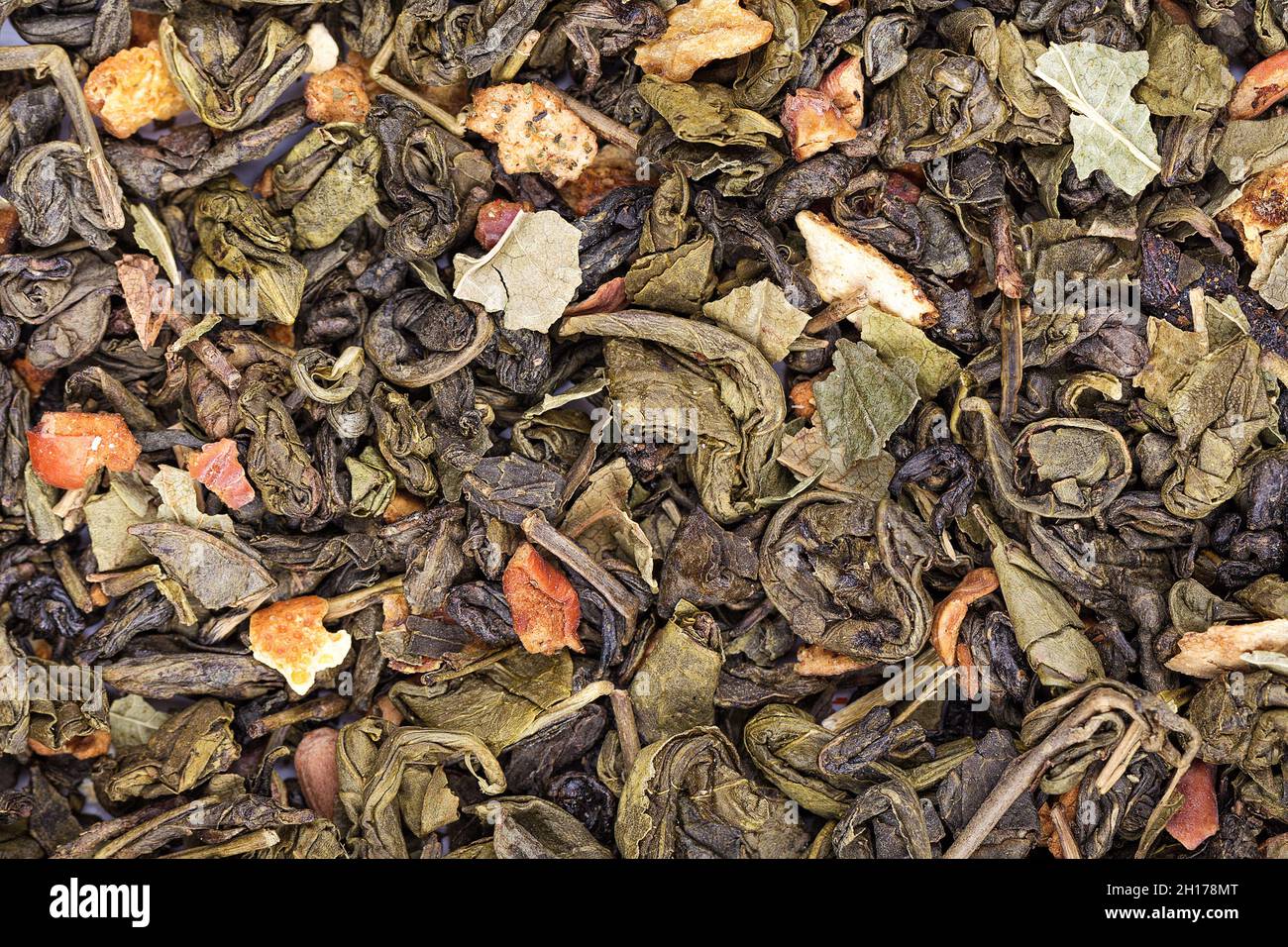 tea leaves Scatter green tea with fruit, traditional Chinese drink ...