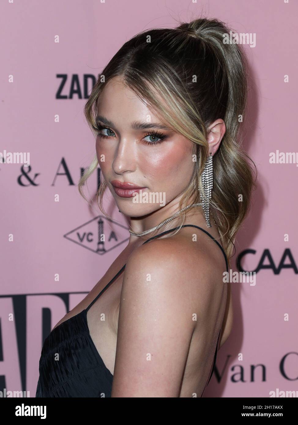 BEVERLY HILLS, LOS ANGELES, CALIFORNIA, USA - OCTOBER 16: Influencer ...