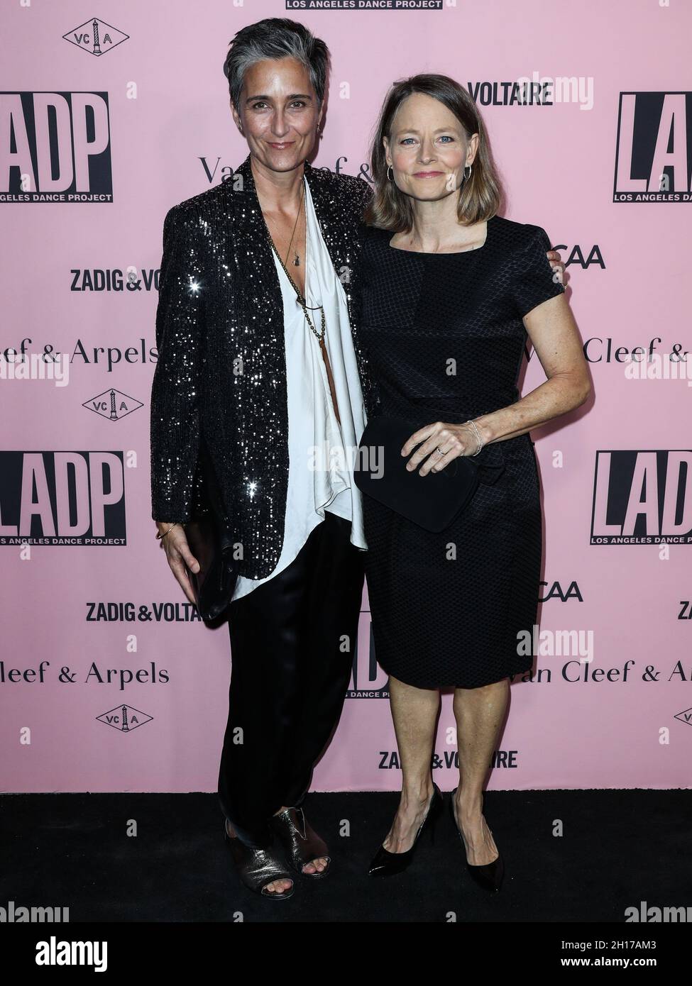 BEVERLY HILLS, LOS ANGELES, CALIFORNIA, USA - OCTOBER 16: Photographer ...