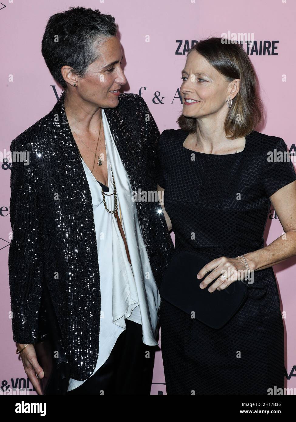 BEVERLY HILLS, LOS ANGELES, CALIFORNIA, USA - OCTOBER 16: Photographer ...