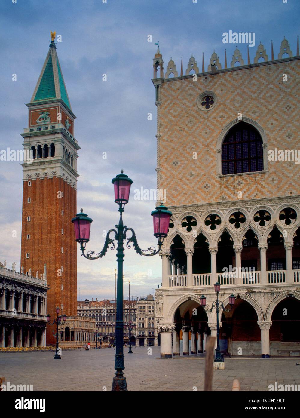 PLAZA DE SAN MARCOS. Location: EXTERIOR. Venedig. ITALIA Stock Photo ...