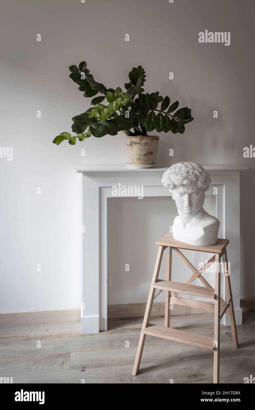 Ancient greek stool hi-res stock photography and images - Alamy