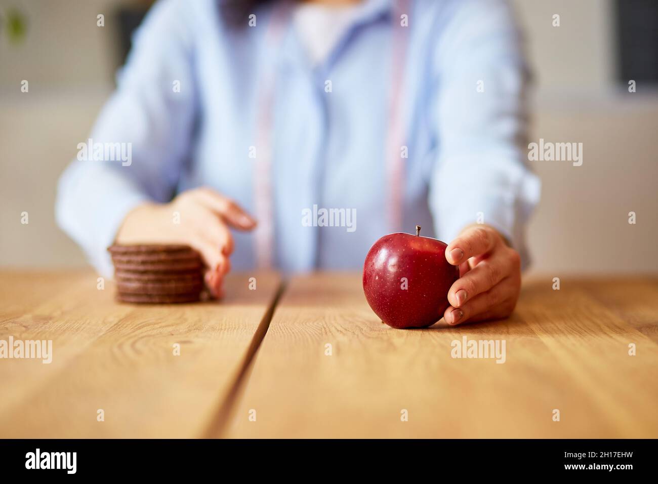 Choosing healthy or junk concept, Woman rejecting junk food or ...