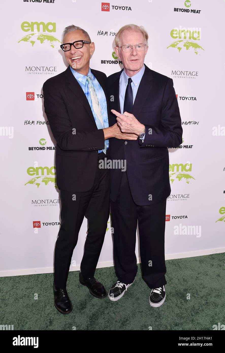 LOS ANGELES, CA - OCTOBER 16: Jeff Goldblum (L) and Ed Begley Jr ...