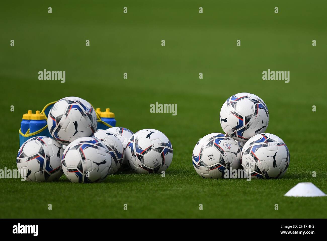 Puma efl football hi-res stock photography and images - Alamy