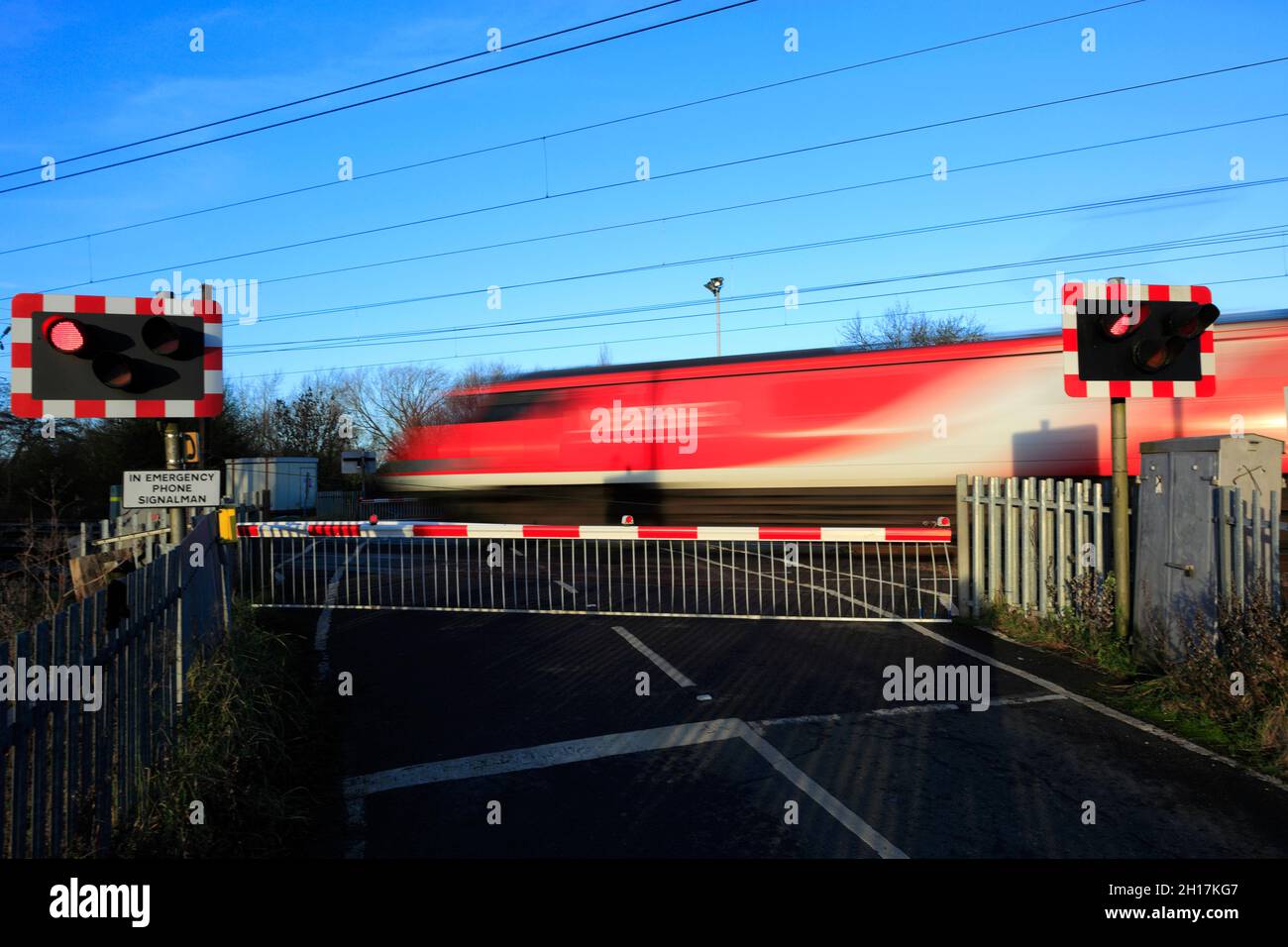Overhead railroad signals hi-res stock photography and images - Alamy