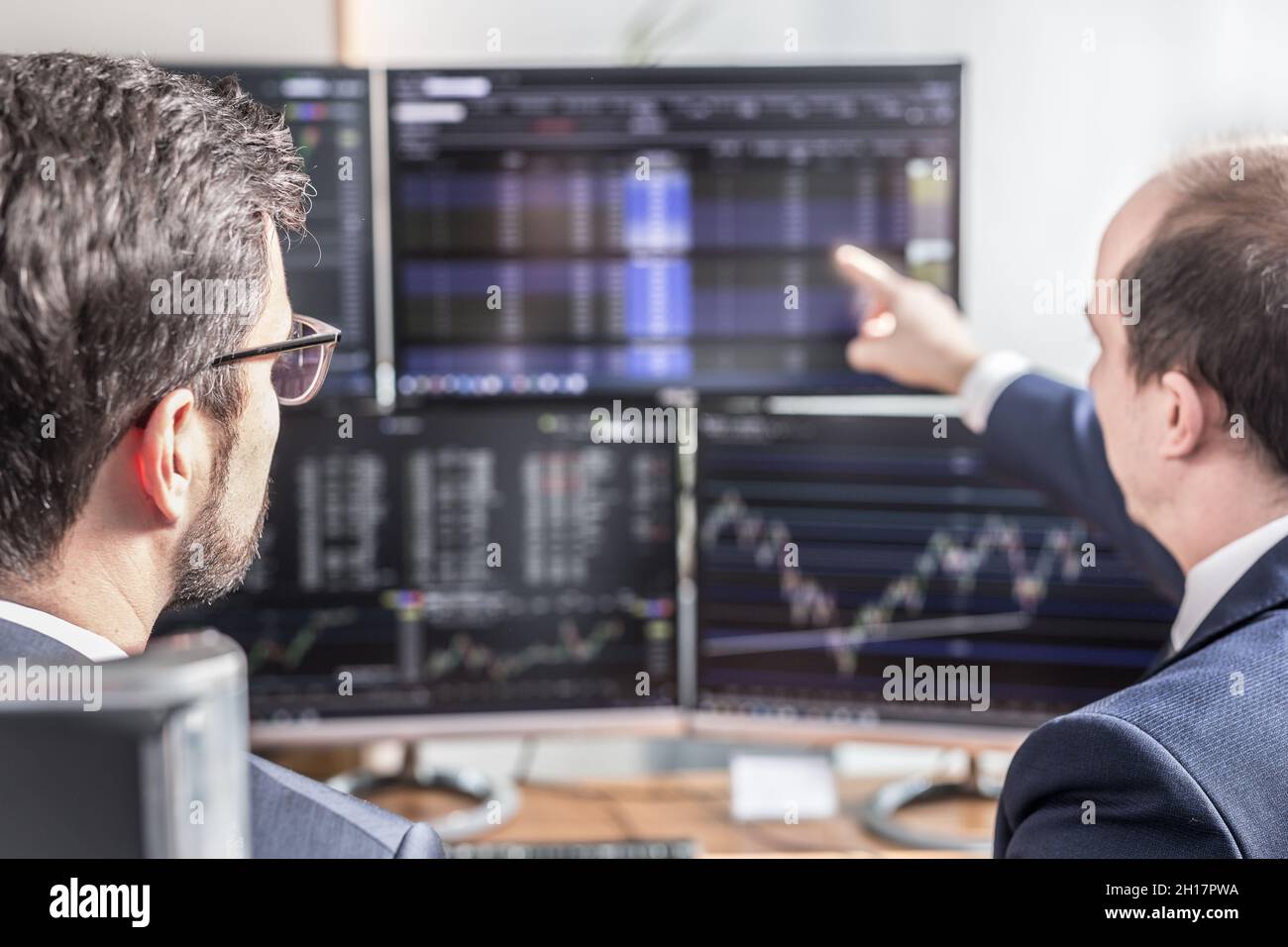 Bank of computer screens hi-res stock photography and images - Alamy