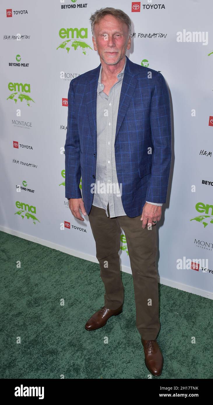 VAN NUYS, LOS ANGELES, CALIFORNIA, USA - OCTOBER 16: Actor Peter Horton arrives at the ...