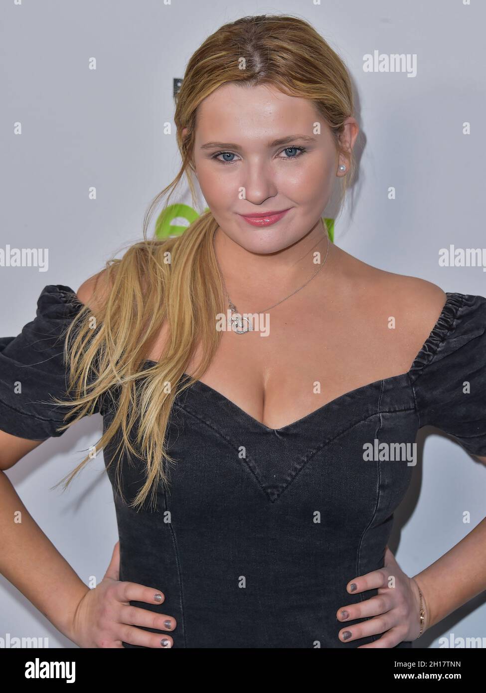 VAN NUYS, LOS ANGELES, CALIFORNIA, USA - OCTOBER 16: Actress Abigail ...