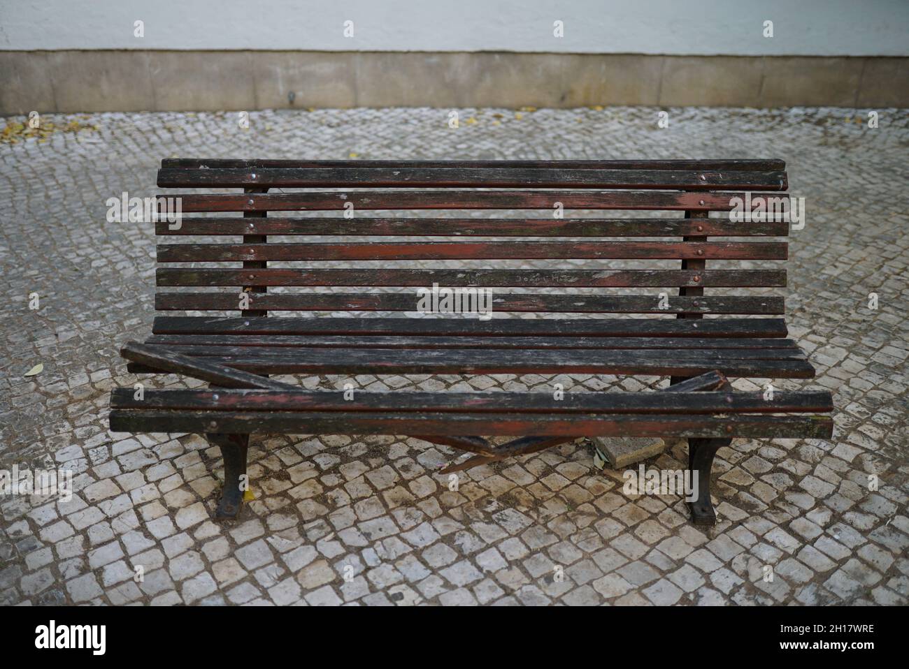 Old broken bench hi-res stock photography and images - Alamy