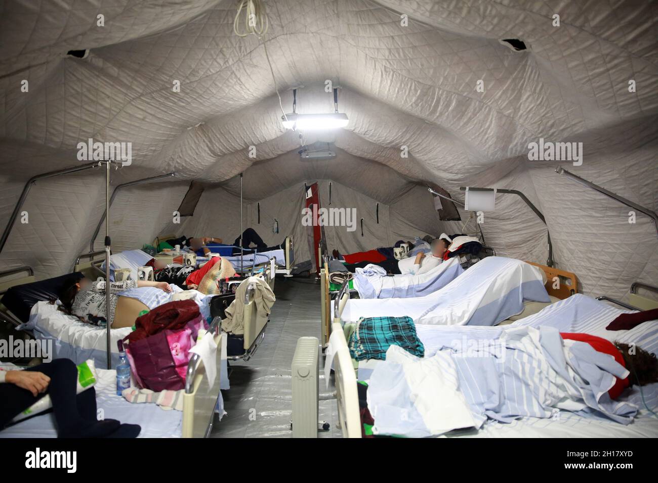 Oxygen tent hi-res stock photography and images - Alamy