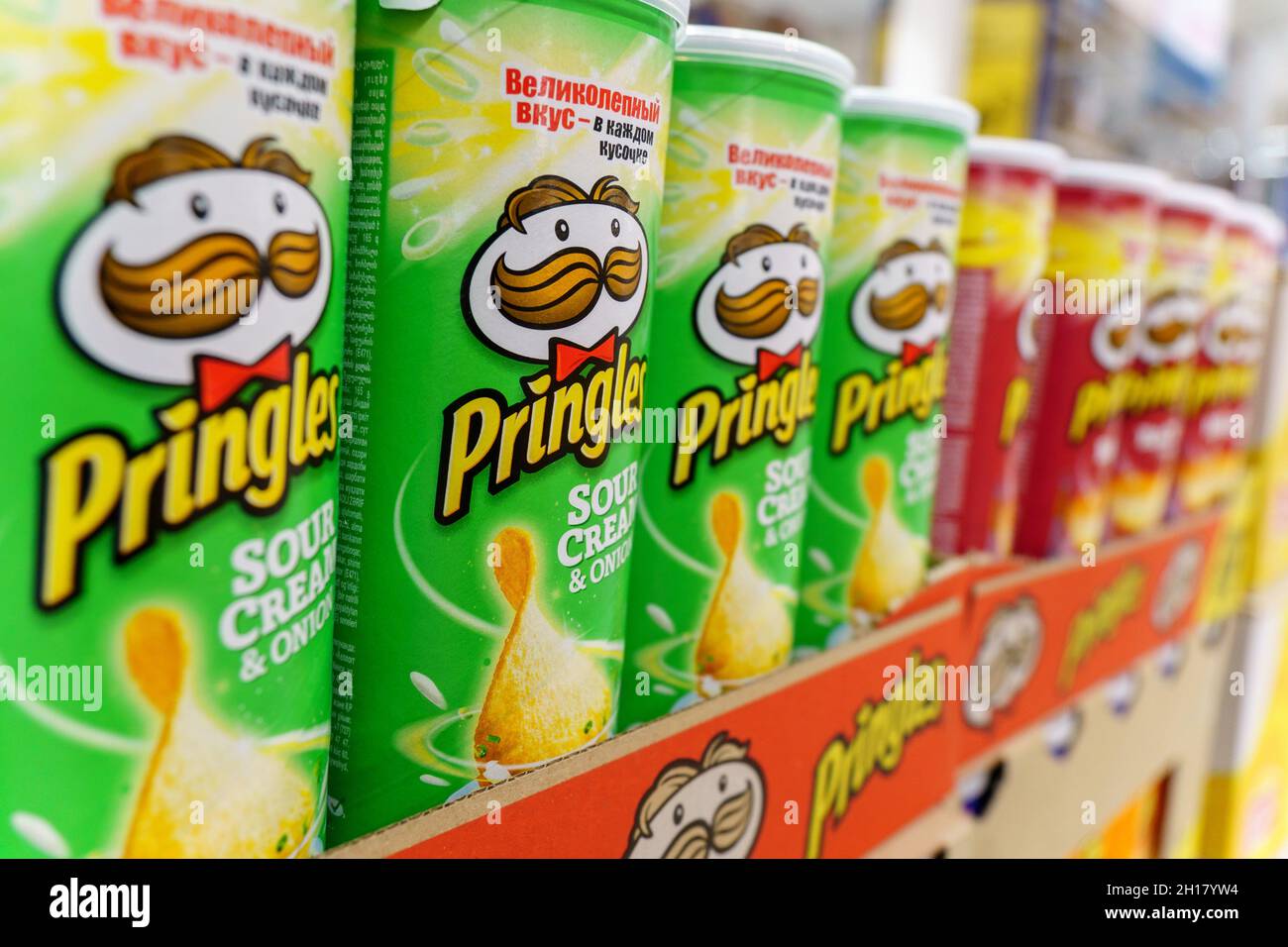 Pringles chips supermarket shelf hi-res stock photography and images ...