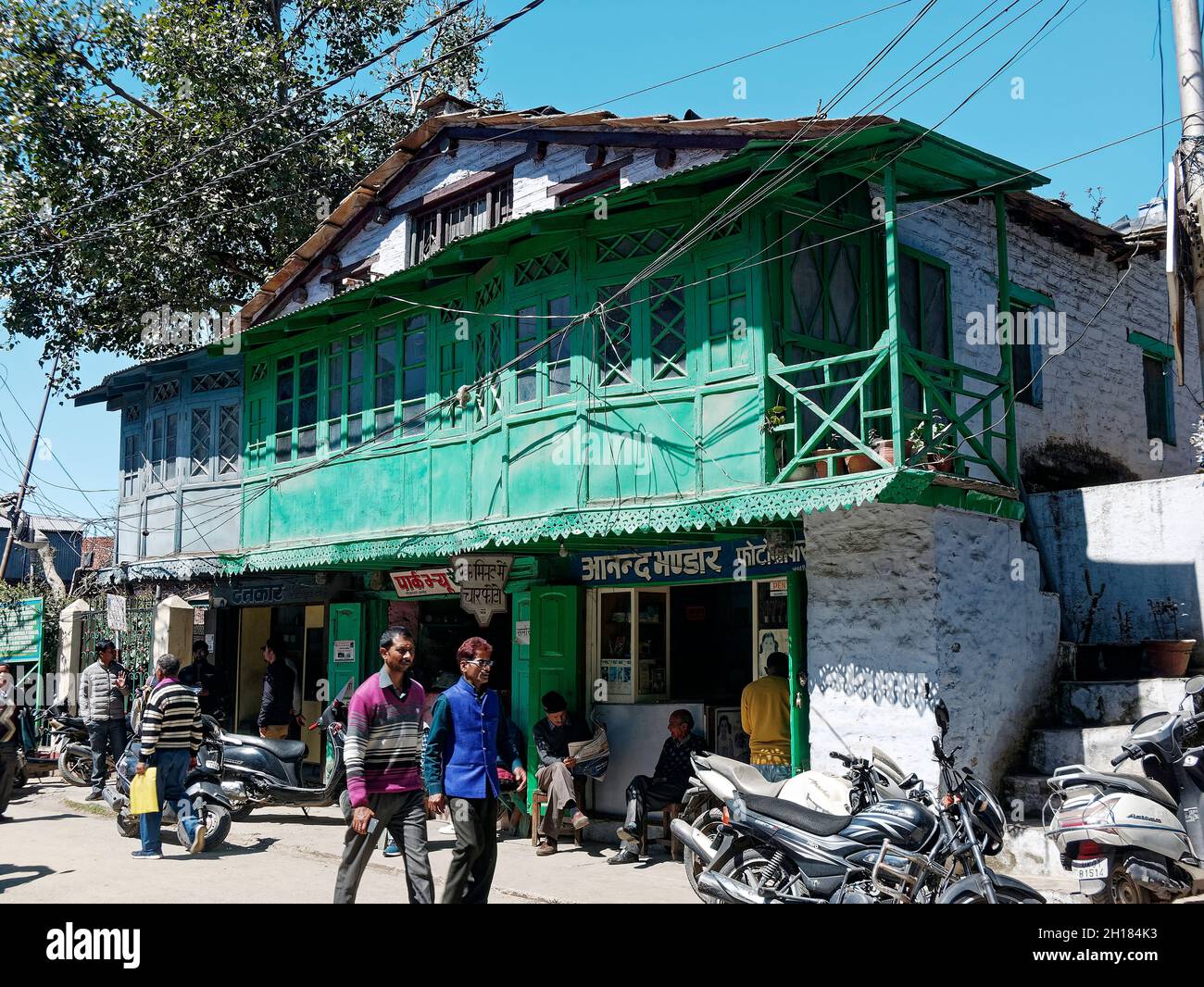 Traditional Himalayan building used as hotel and shops on city road ...