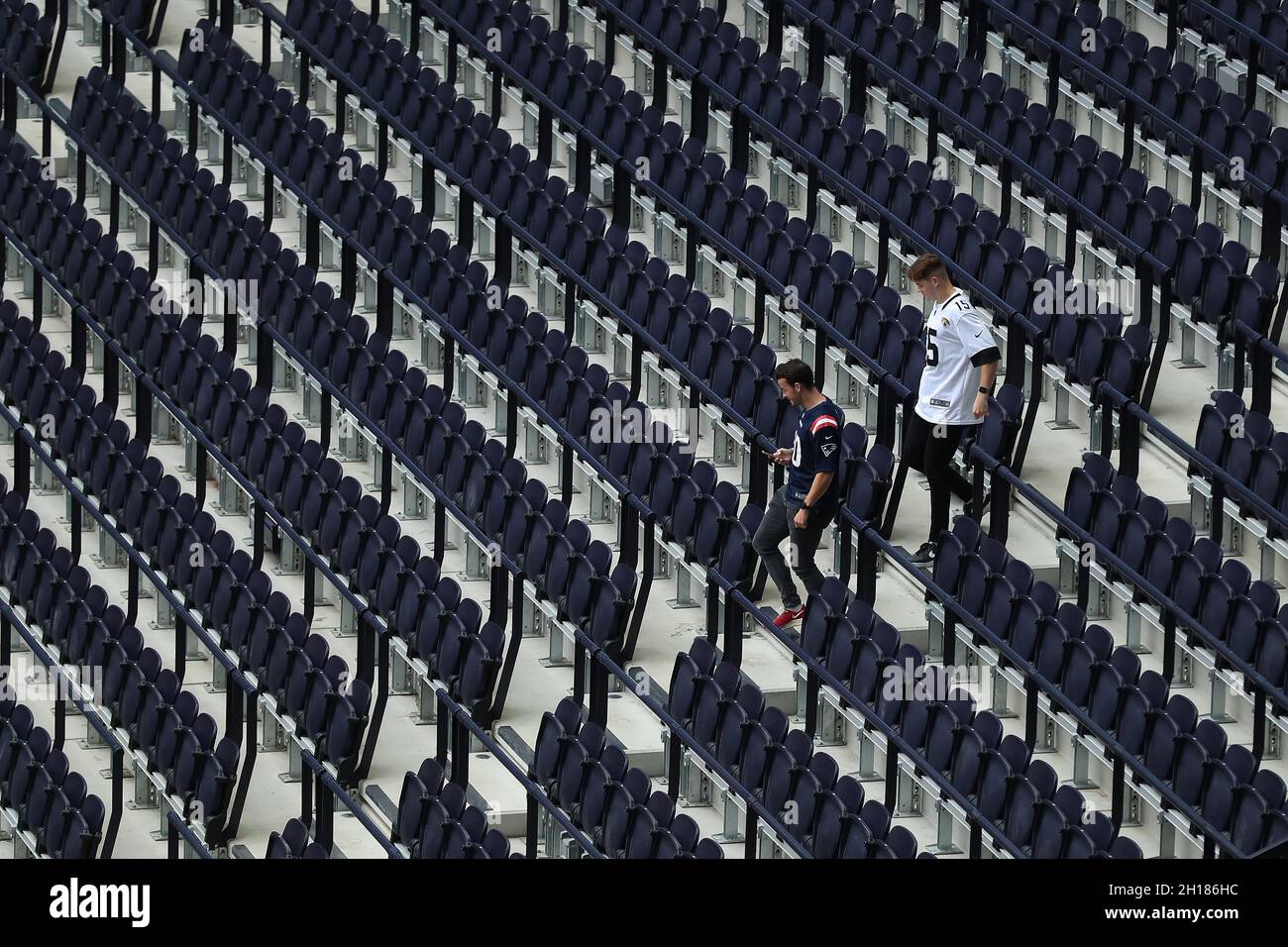 Nfl fans enter stadium hi-res stock photography and images - Alamy