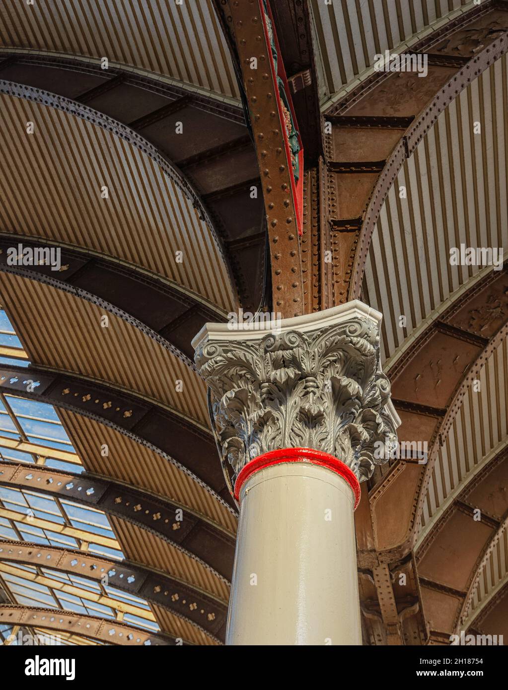 Upward view of an historic 19th Century Corinthian column supporting a ...