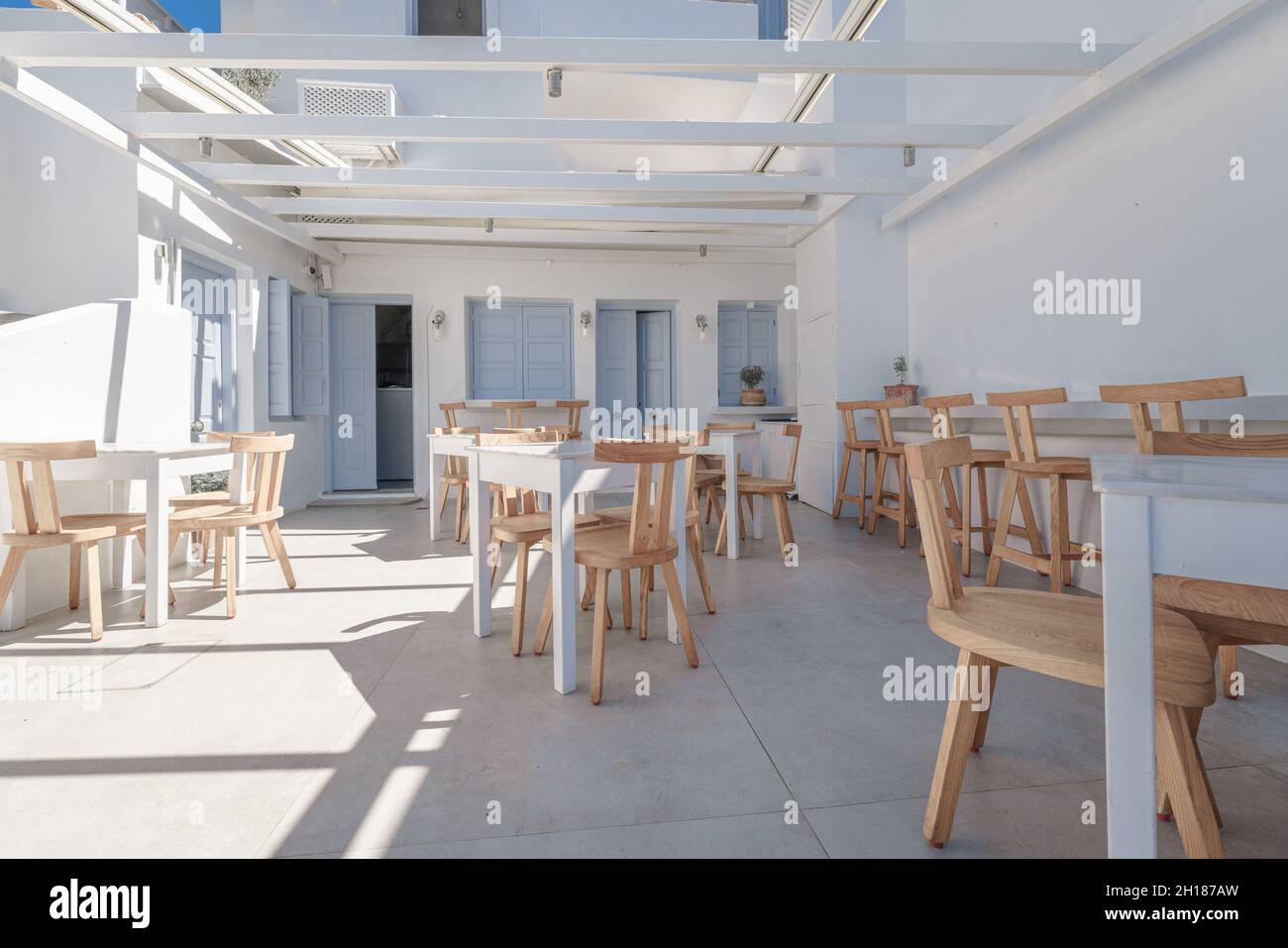 Riverfront elegance hi-res stock photography and images - Alamy